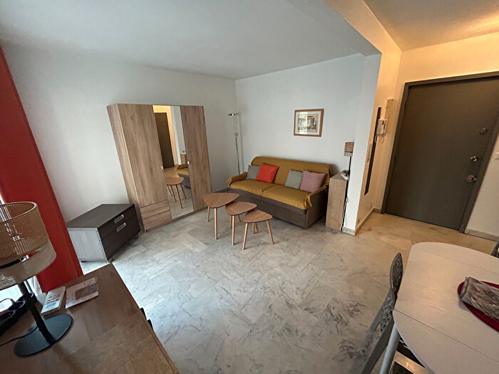 Appartement à louer - Saint-Raphaël, Centre-ville - 1 pièce