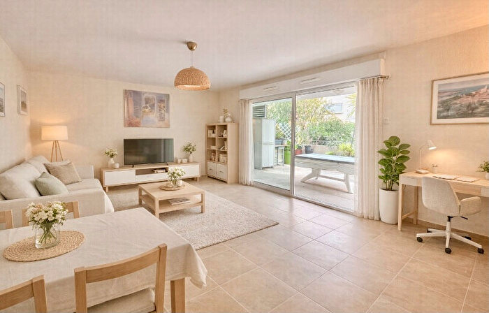 Appartement à vendre - Saint-Raphaël - 3 pièces - 2 chambres