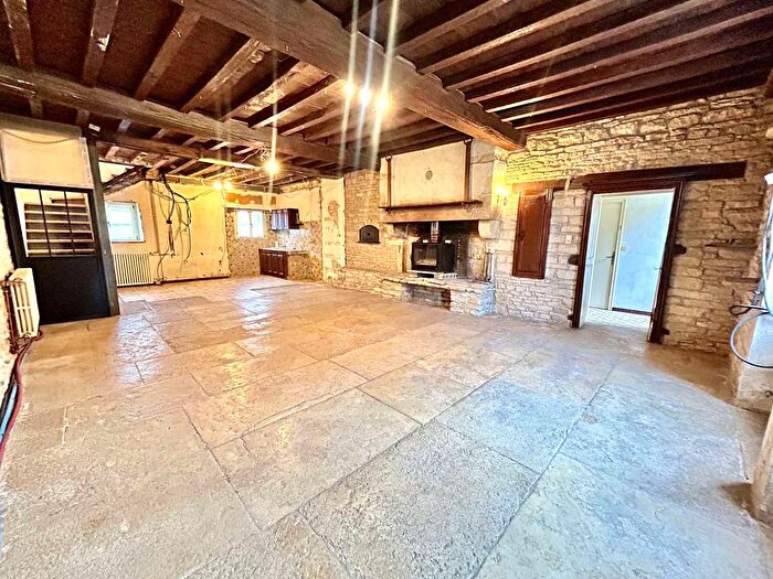 Maison à vendre - Viévigne - 10 pièces - 5 chambres