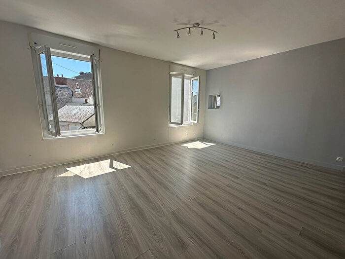 Blois, Vienne, Bas-Rivière : Appartement 6 pièces à vendre