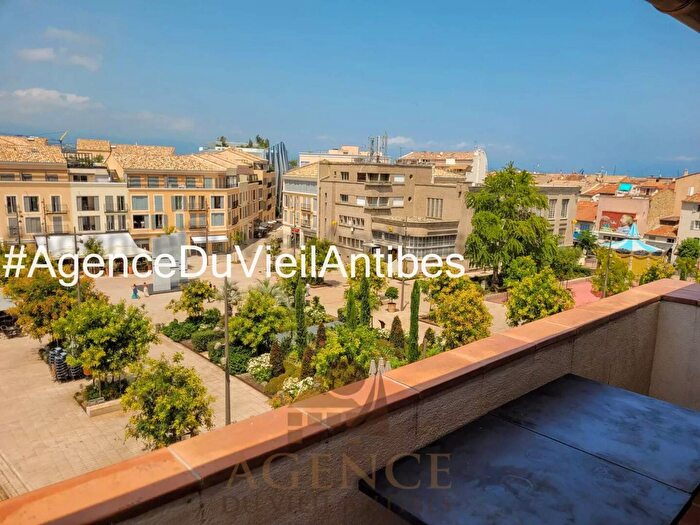 Appartement 4 pièces à louer à Vieille Ville, Antibes