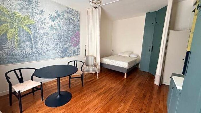 Appartement à louer - Saint Thomas dAquin, Paris ème arrondissement - 1 pièce