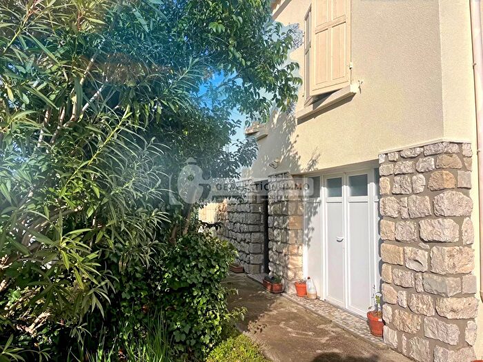 Maison à vendre - Port-Saint-Louis-du-Rhône - 6 pièces - 3 chambres