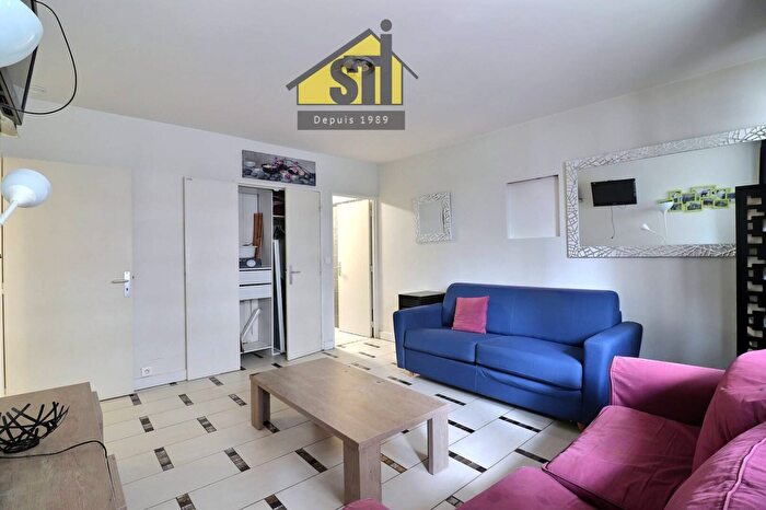 Appartement à louer - Alleray Procession, Paris ème arrondissement - 2 pièces - 1 chambre