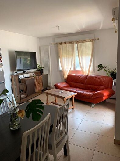 Décines-Charpieu, Charpieu : Appartement 2 pièces à louer