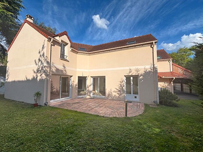 Maison à louer - Saint-Germain-en-Laye - 6 pièces - 5 chambres