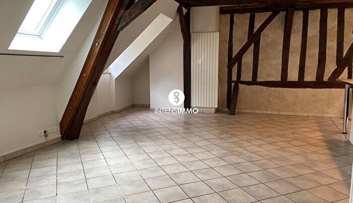 Appartement 3 pièces à Auxerre, Centre-ville, à louer