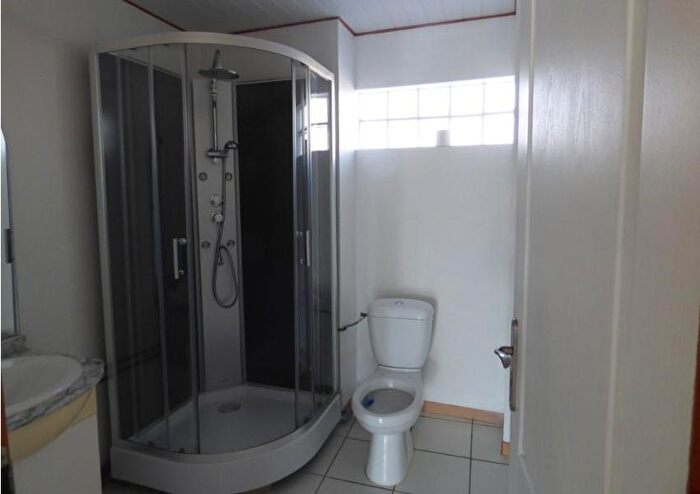 Anglade : Appartement 3 pièces à louer
