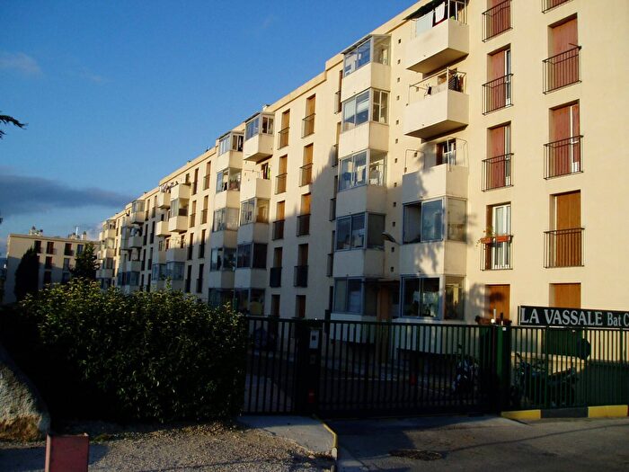 Appartement à louer - Aubagne - 3 pièces - 2 chambres