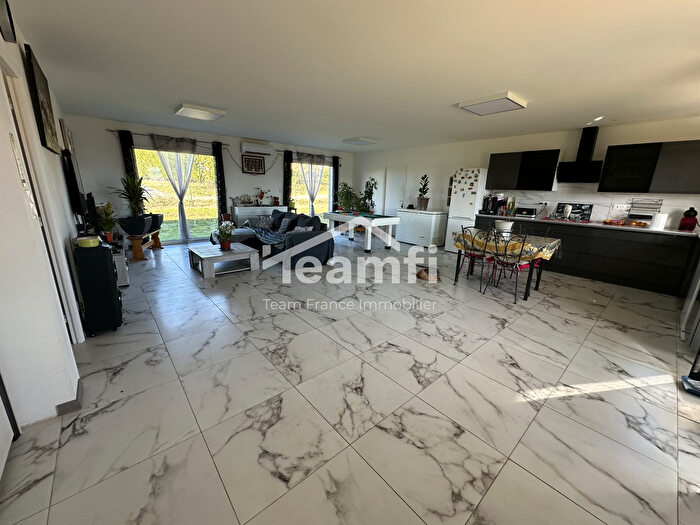 Maison à vendre - Trézioux - 5 pièces - 4 chambres