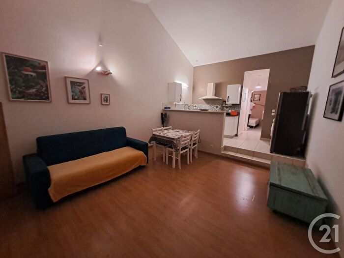 Appartement 2 pièces à louer à Sainte-Suzanne, Bagatelle