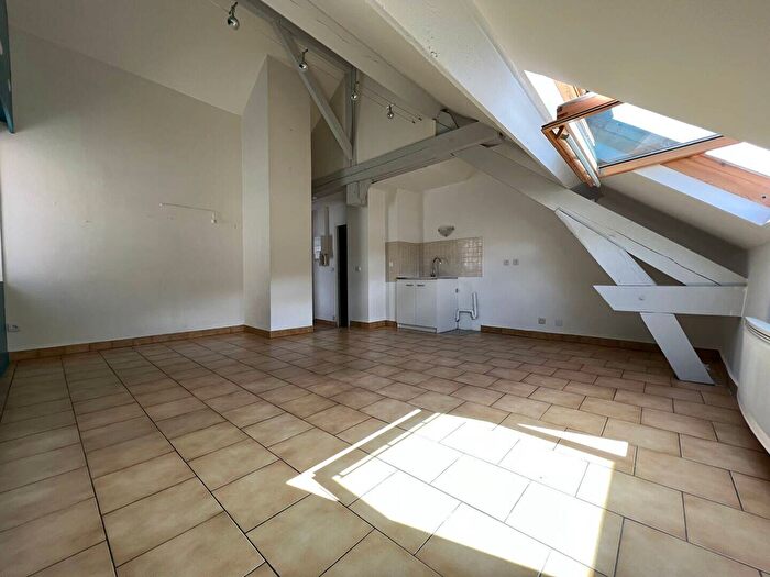 Appartement à louer - Sud, Le Mesnil-le-Roi - 2 pièces - 1 chambre