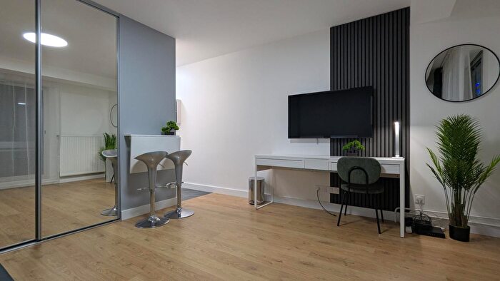 Appartement 1 pièce à louer à Courbevoie, Bécon