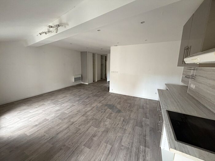 Appartement à louer - Béziers, Centre-ville, Palais des Congrès, Garibaldi, Gambetta - 3 pièces - 2 chambres