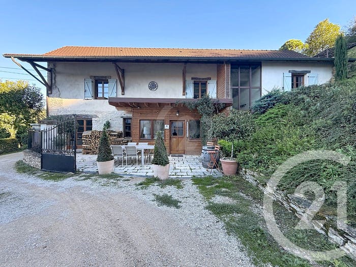 Maison 8 pièces à vendre à Siccieu-Saint-Julien-et-Carisieu