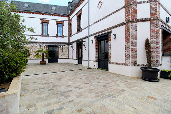 Maison 12 pièces à vendre à Houdan