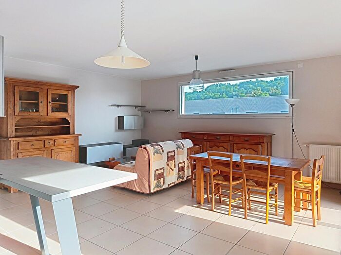 Bourgoin-Jallieu, Centre-ville, Pont Saint-Michel - Appartement 3 pièces à louer