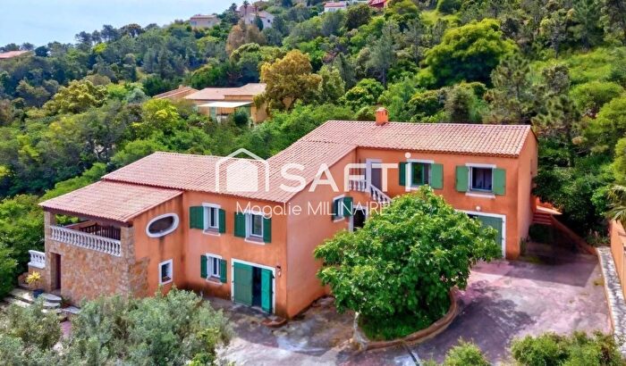 Maison à vendre - Saint-Raphaël, Veyssières - 10 pièces - 5 chambres