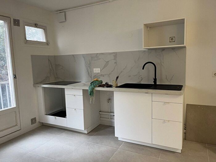 Appartement à louer - Jean Moulin-Porte dOrléans, Paris ème arrondissement - 3 pièces - 2 chambres