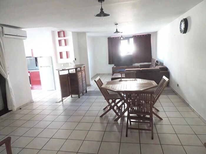 Appartement à louer - Saint-Pierre, Centre-ville - 3 pièces - 2 chambres