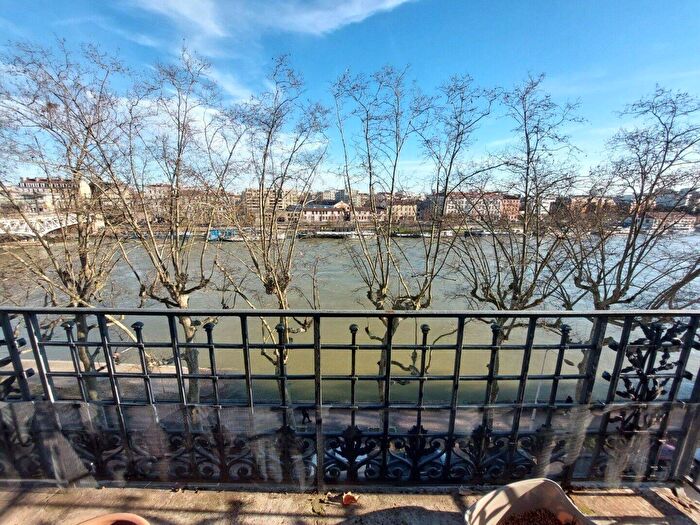 Appartement à louer - Vieux Lyon, Lyon ème arrondissement - 3 pièces - 2 chambres