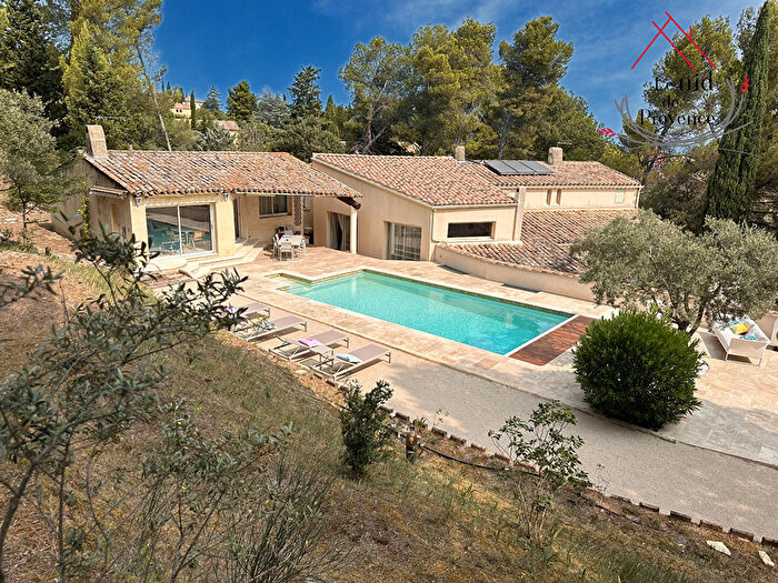 Maison à vendre - Saint-Saturnin-lès-Avignon - 8 pièces - 6 chambres