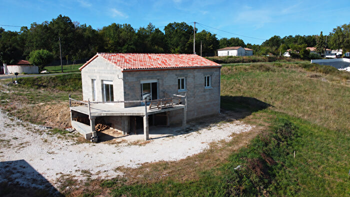 Maison 4 pièces à Sainte-Colombe-en-Bruilhois, à vendre