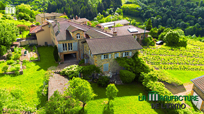 Maison 11 pièces à Létra, à vendre