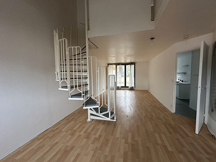 Savigny-le-Temple, Centre-ville - Appartement 4 pièces à louer