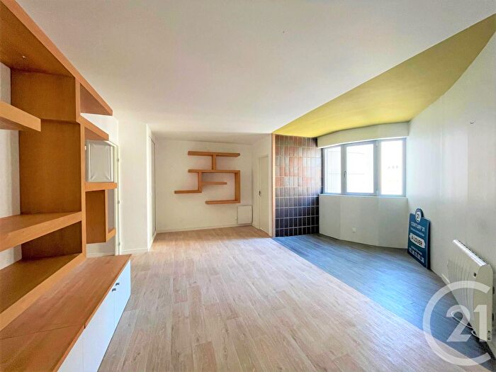 Appartement 2 pièces à louer - Quartiers Centre, Saint-Hélier, Gare