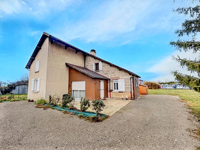 Maison à louer - Saint-Pantaléon-de-Larche - 5 pièces - 4 chambres