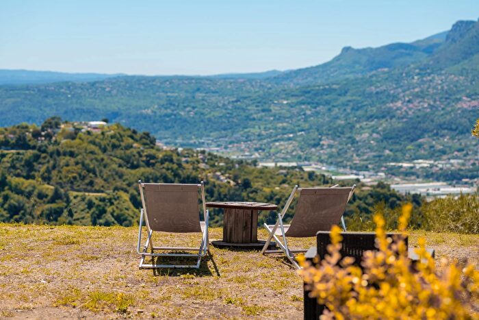 Maison 6 pièces à Aspremont, à vendre