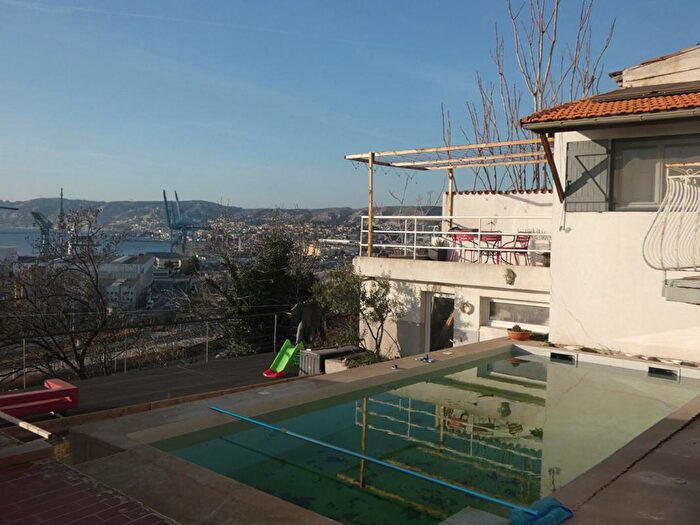 Maison à vendre - Marseille e  - 5 pièces - 3 chambres