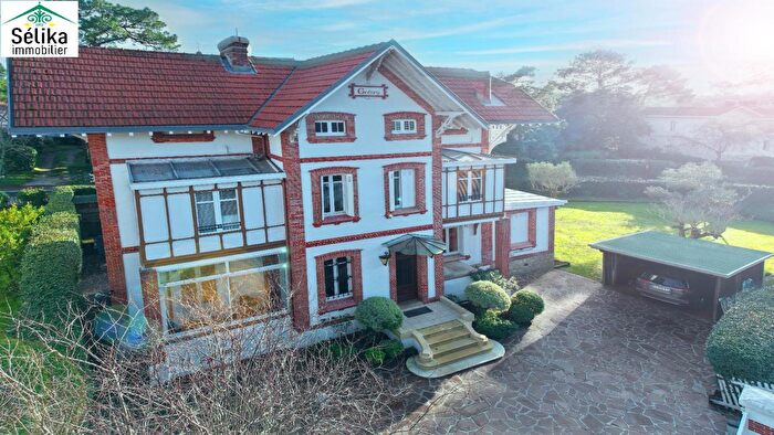 Maison à vendre - Arcachon, Ville dHiver, Parc Mauresque - 9 pièces - 6 chambres