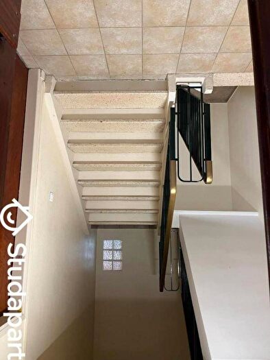 Appartement à louer - Mousseau-Bonhomme en Pierre, Évry-Courcouronnes - 1 pièce - 3 chambres