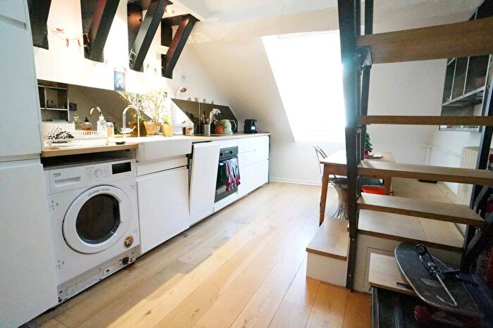 Appartement à louer - Val de Grace, Paris ème arrondissement - 2 pièces - 1 chambre