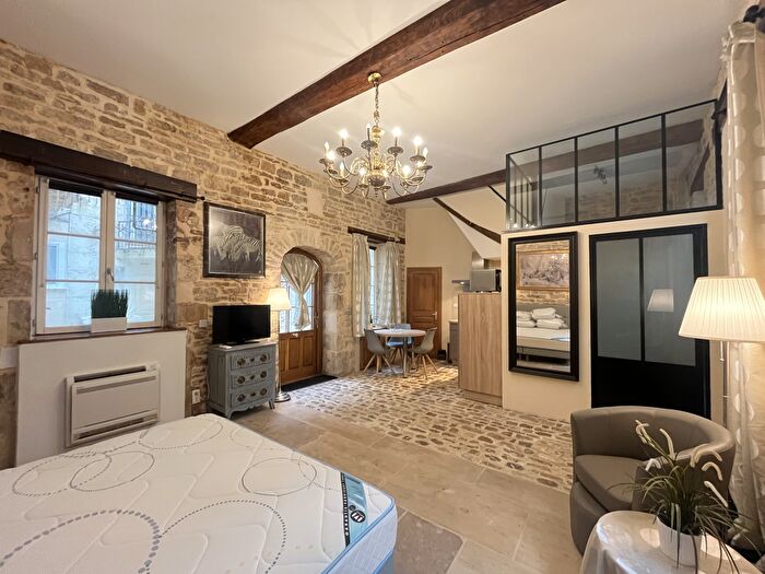 Appartement à louer - Beaune, Centre-ville - 1 pièce