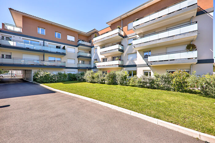 Appartement à louer - Rillieux-la-Pape, Perica, Village - 3 pièces - 2 chambres