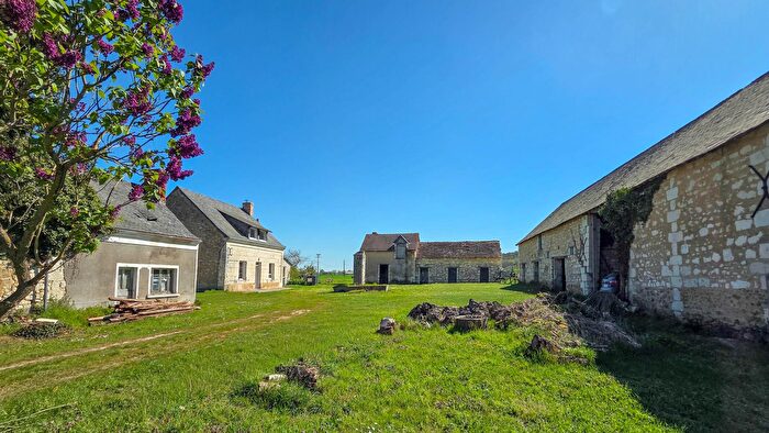 Maison à vendre - Vernoil-le-Fourrier - 5 pièces - 4 chambres