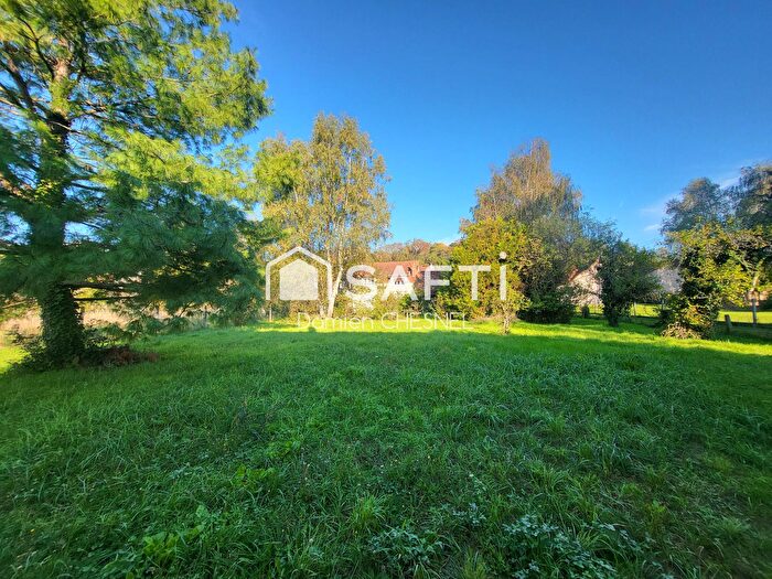 Maison à vendre - Saint-Amand-Montrond - 6 pièces - 4 chambres