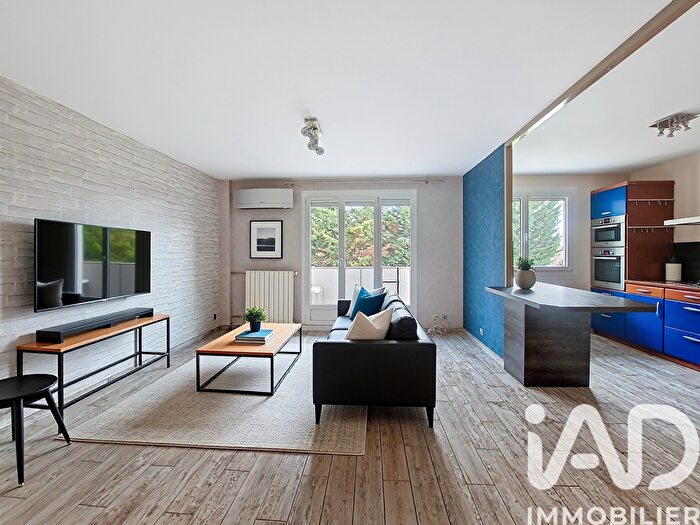 Appartement à vendre - Décines-Charpieu, Le Prainet - 3 pièces - 2 chambres