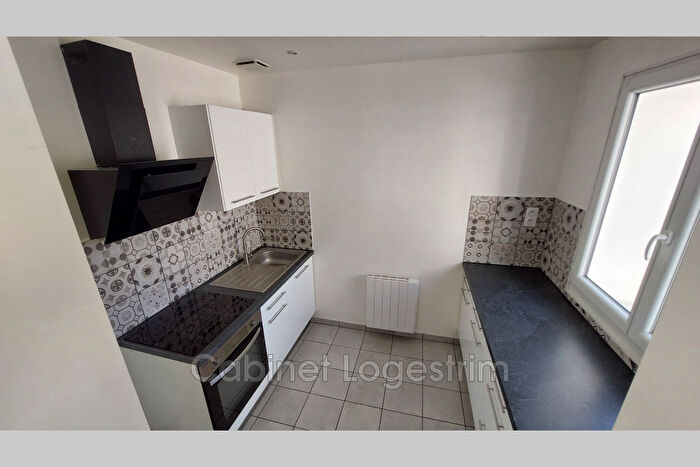 Appartement 4 pièces à Milhaud, à vendre