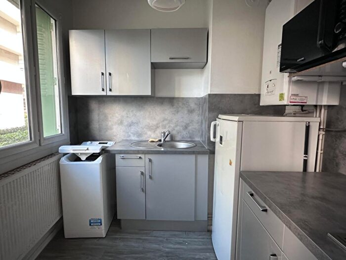 Appartement à louer - Clermont-Ferrand, Delille, Cathédrale, La Gare - 1 pièce