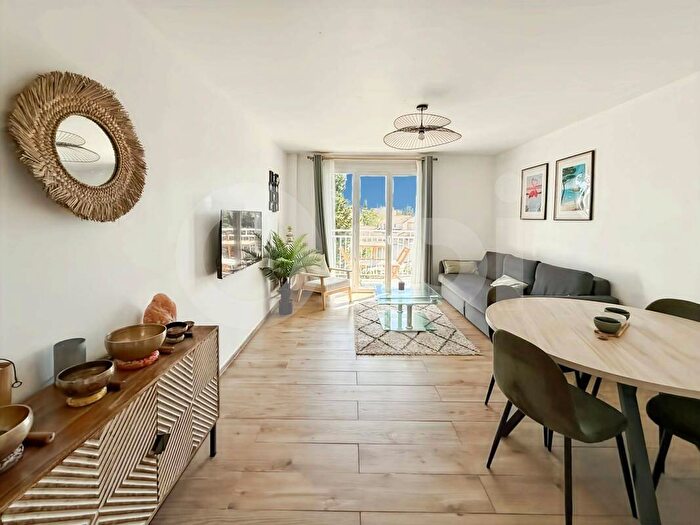 Appartement à louer - Hyères - 3 pièces - 2 chambres