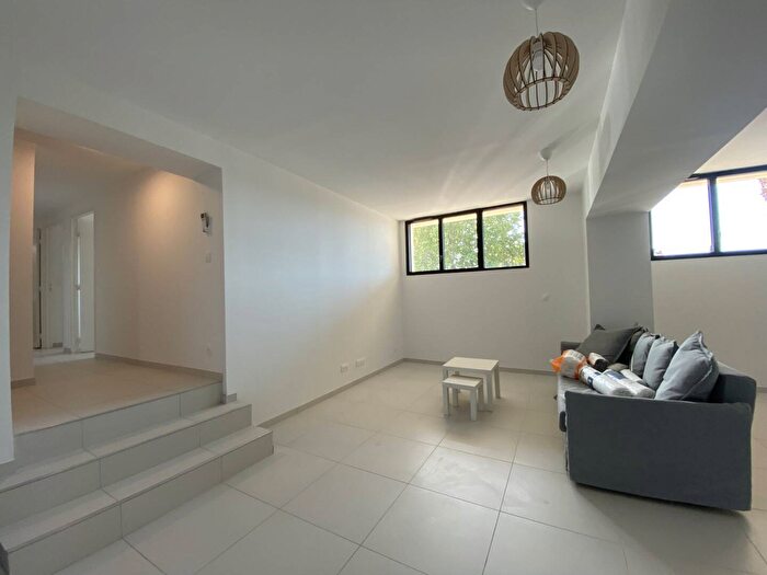 Appartement à louer - Aix-en-Provence - 3 pièces - 2 chambres