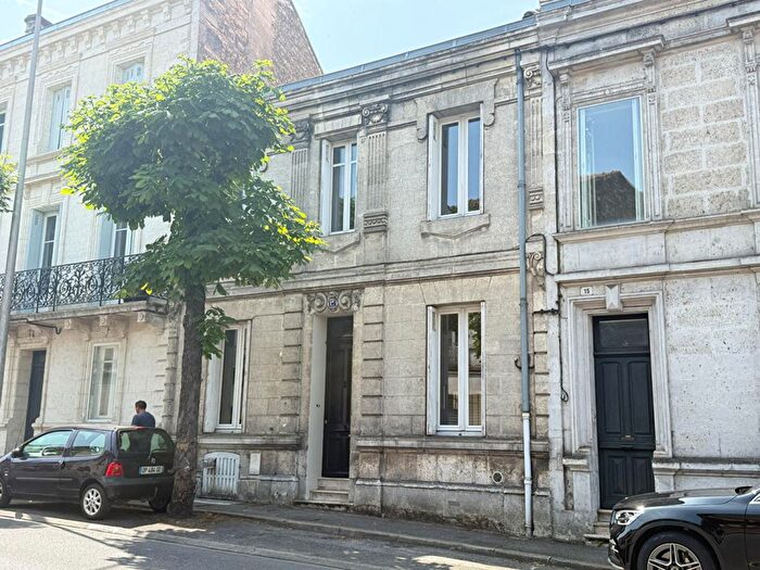 Maison à vendre - Angoulême, Bussatte - 6 pièces - 5 chambres