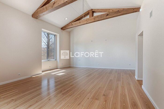 Appartement à louer - Sathonay-Camp - 2 pièces - 1 chambre