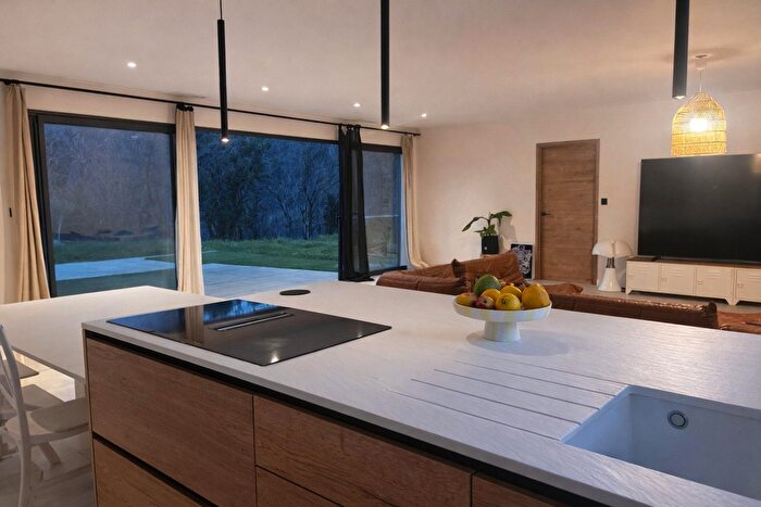 Maison à vendre - Finestret - 6 pièces - 4 chambres