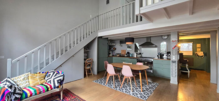 Appartement à louer - Paris e , Passy, Maison de la Radio, Muette-Sud - 5 pièces - 3 chambres