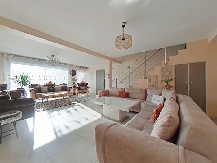 Maison à vendre - Hettange-Grande - 7 pièces - 3 chambres